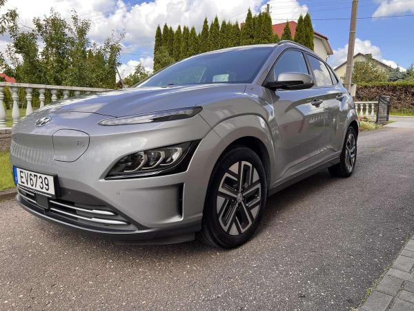 Grey Hyundai Kona 2021 in Vilnius, with an engine capacity of 0.00 L and mileage of 117 thousand km for 19999 €, photo 1 on AUTOMOTO.COM.LV