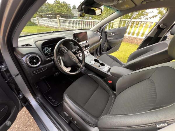 Grey Hyundai Kona 2021 in Vilnius, with an engine capacity of 0.00 L and mileage of 117 thousand km for 19999 €, photo 2 on AUTOMOTO.COM.LV
