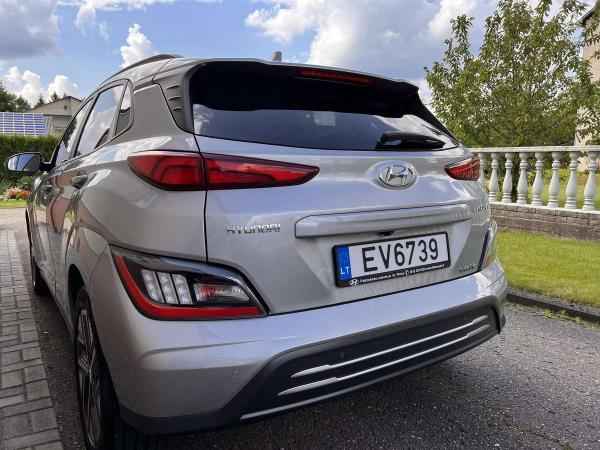 Grey Hyundai Kona 2021 in Vilnius, with an engine capacity of 0.00 L and mileage of 117 thousand km for 19999 €, photo 3 on AUTOMOTO.COM.LV