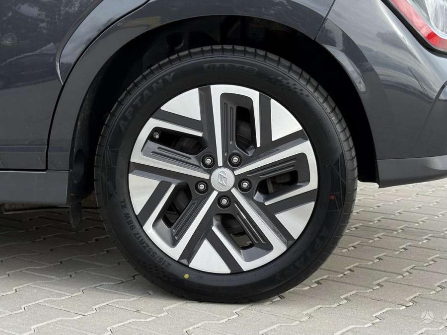 Pelēks Hyundai Kona 2021 Marijampole, ar dzinēja tilpumu 0.00 L un nobraukumu 75 tūkst. km par 19900 €, foto 24 vietnē AUTOMOTO.COM.LV