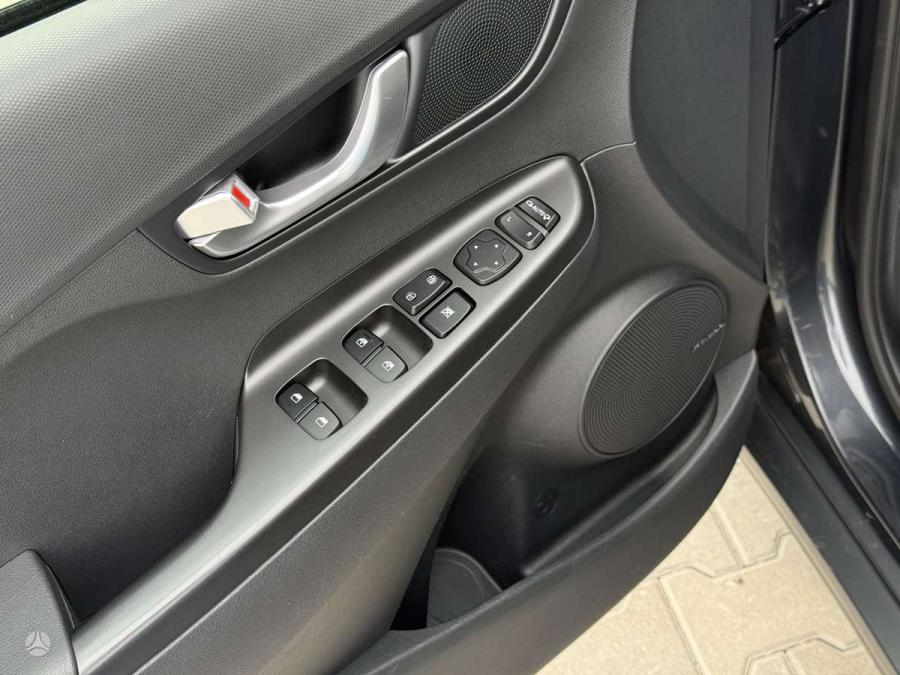 Pelēks Hyundai Kona 2021 Marijampole, ar dzinēja tilpumu 0.00 L un nobraukumu 75 tūkst. km par 19900 €, foto 28 vietnē AUTOMOTO.COM.LV