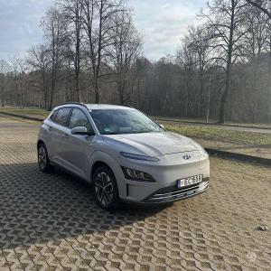 Grey Hyundai Kona 2021 in Vilnius, with an engine capacity of 0.00 L and mileage of 45 thousand km for 20500 €, photo 3 on AUTOMOTO.COM.LV