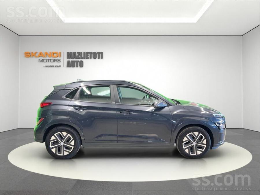 Pelēks Hyundai Kona 2021 Rīga, ar dzinēja tilpumu 1.00 L un nobraukumu 37 tūkst. km par 20990 €, foto 8 vietnē AUTOMOTO.COM.LV