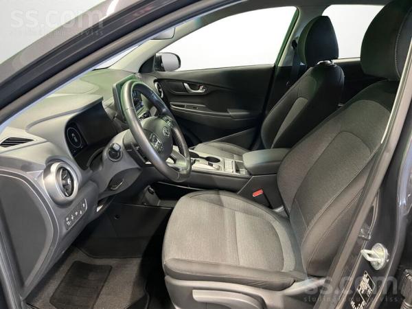 Pelēks Hyundai Kona 2021 Rīga, ar dzinēja tilpumu 1.00 L un nobraukumu 37 tūkst. km par 20990 €, foto 11 vietnē AUTOMOTO.COM.LV