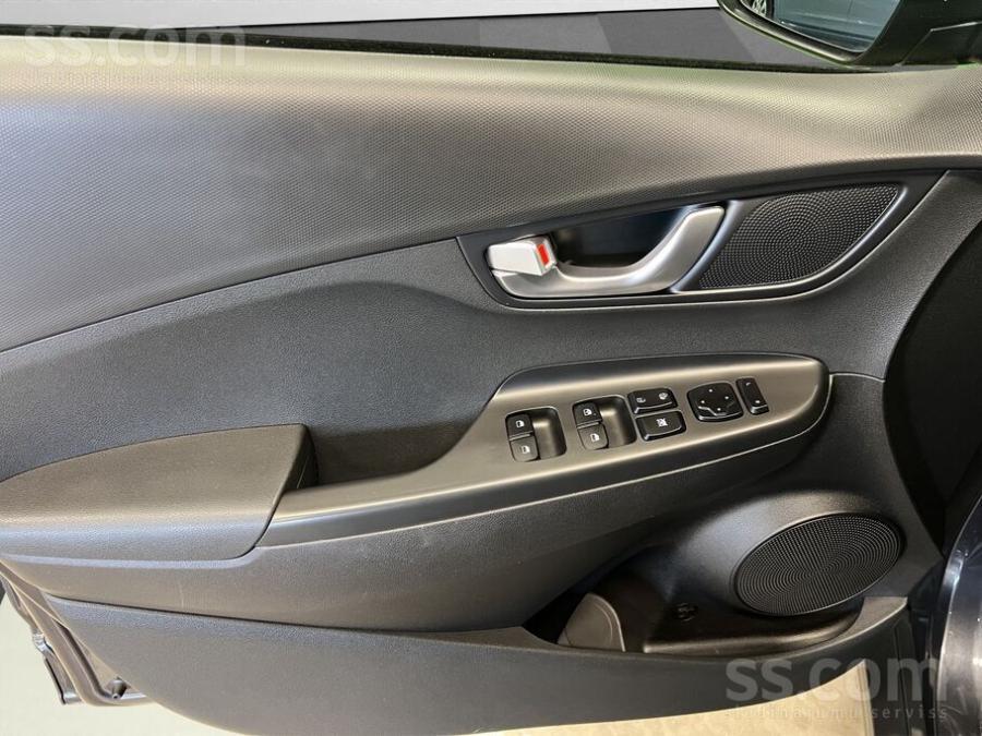 Pelēks Hyundai Kona 2021 Rīga, ar dzinēja tilpumu 1.00 L un nobraukumu 37 tūkst. km par 20990 €, foto 14 vietnē AUTOMOTO.COM.LV