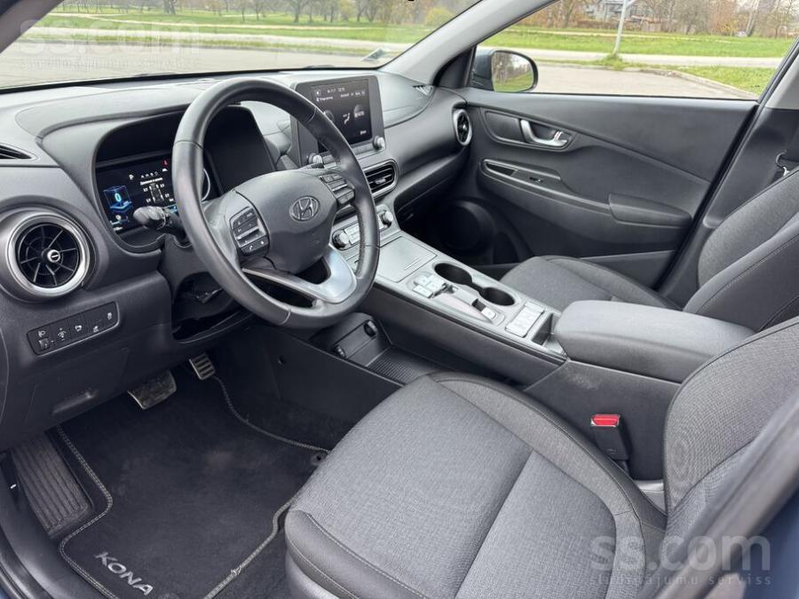 Grey Hyundai Kona 2022 in Riga, with an engine capacity of 1.00 L and mileage of 0 thousand km for 17250 €, photo 7 on AUTOMOTO.COM.LV