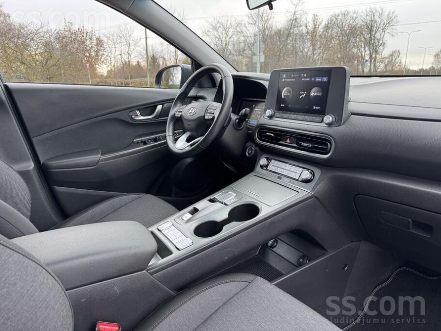 Grey Hyundai Kona 2022 in Riga, with an engine capacity of 1.00 L and mileage of 0 thousand km for 17250 €, photo 11 on AUTOMOTO.COM.LV