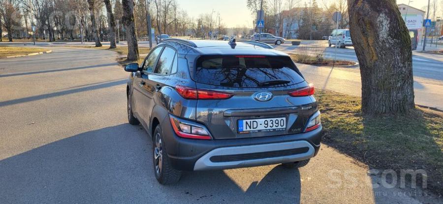 Grey Hyundai Kona 2022 in Riga, with an engine capacity of 1.60 L and mileage of 60 thousand km for 15500 €, photo 3 on AUTOMOTO.COM.LV