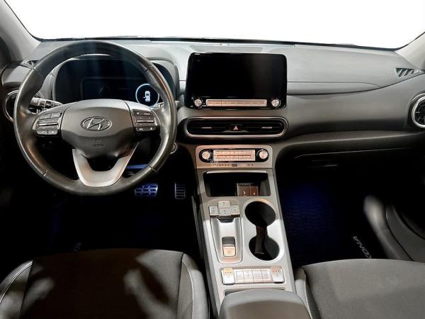 Grey Hyundai Kona 2022 in Kaunas, with an engine capacity of 0.00 L and mileage of 42 thousand km for 26855 €, photo 4 on AUTOMOTO.COM.LV