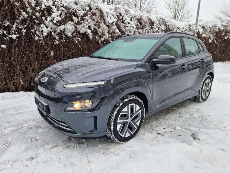 Pelēks Hyundai Kona 2022 Viļņa, ar dzinēja tilpumu 0.00 L un nobraukumu 29 tūkst. km par 16750 €, foto 1 vietnē AUTOMOTO.COM.LV