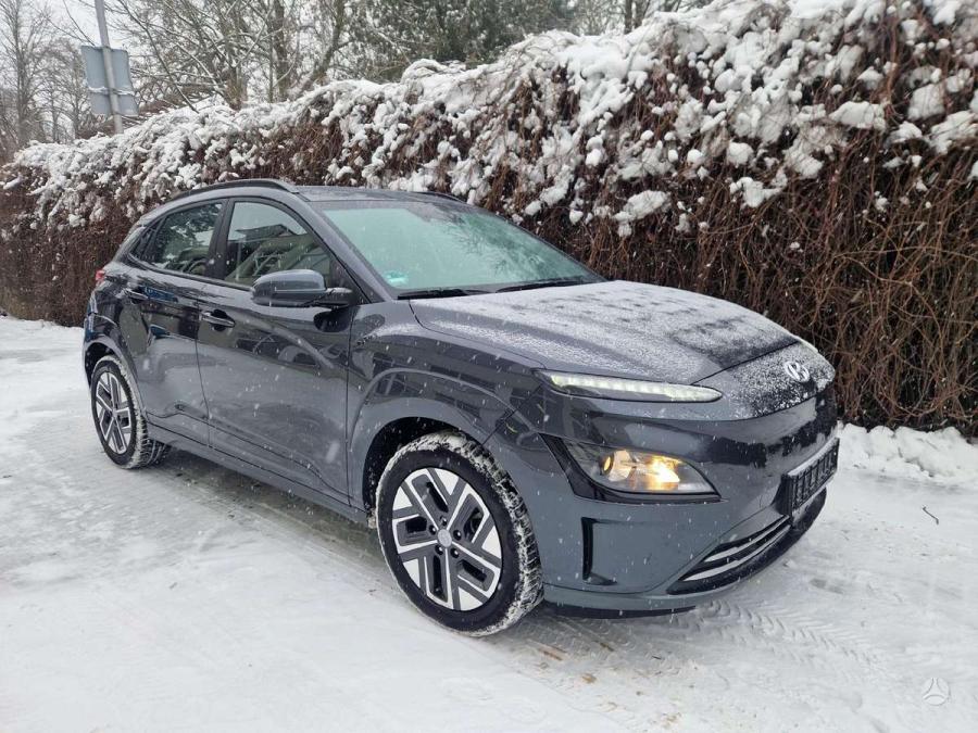 Pelēks Hyundai Kona 2022 Viļņa, ar dzinēja tilpumu 0.00 L un nobraukumu 29 tūkst. km par 16750 €, foto 3 vietnē AUTOMOTO.COM.LV