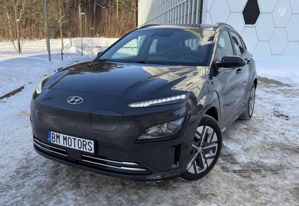 Grey Hyundai Kona 2022 in Vilnius, with an engine capacity of 0.00 L and mileage of 99 thousand km for 18150 €, photo 1 on AUTOMOTO.COM.LV