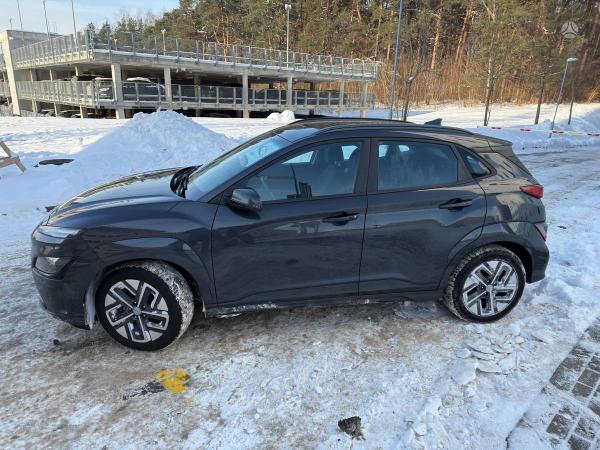 Grey Hyundai Kona 2022 in Vilnius, with an engine capacity of 0.00 L and mileage of 99 thousand km for 18150 €, photo 2 on AUTOMOTO.COM.LV
