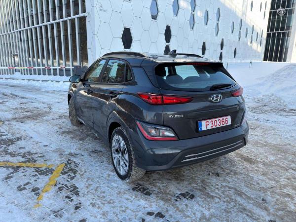 Grey Hyundai Kona 2022 in Vilnius, with an engine capacity of 0.00 L and mileage of 99 thousand km for 18150 €, photo 3 on AUTOMOTO.COM.LV