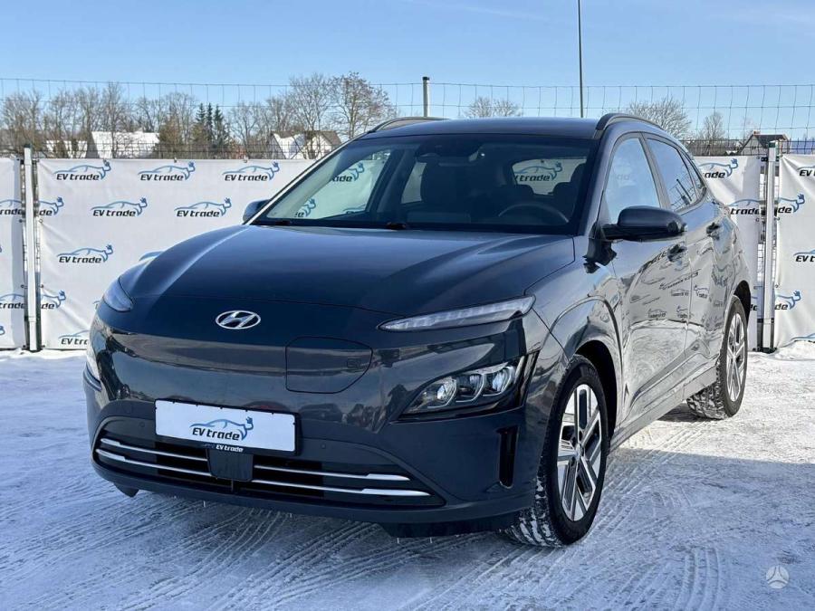 Grey Hyundai Kona 2022 in Vilnius, with an engine capacity of 0.00 L and mileage of 85 thousand km for 19999 €, photo 1 on AUTOMOTO.COM.LV