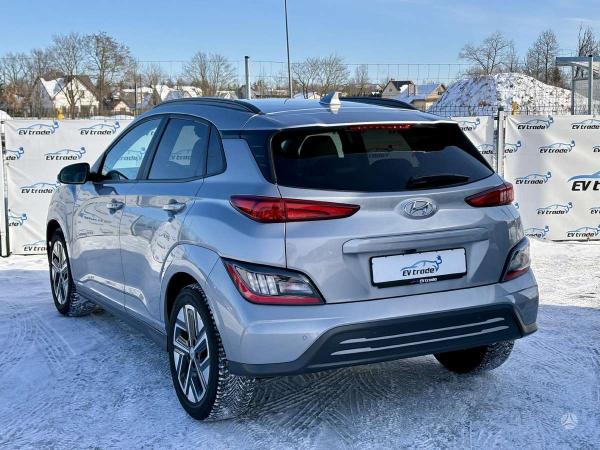Pelēks Hyundai Kona 2022 Viļņa, ar dzinēja tilpumu 0.00 L un nobraukumu 106 tūkst. km par 20500 €, foto 4 vietnē AUTOMOTO.COM.LV
