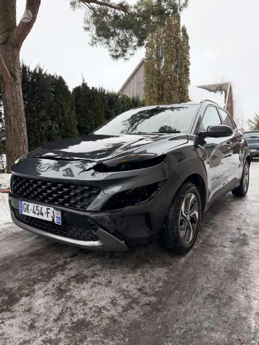 Grey Hyundai Kona 2022 in Kaunas, with an engine capacity of 1.58 L and mileage of 178 thousand km for 6700 €, photo 2 on AUTOMOTO.COM.LV
