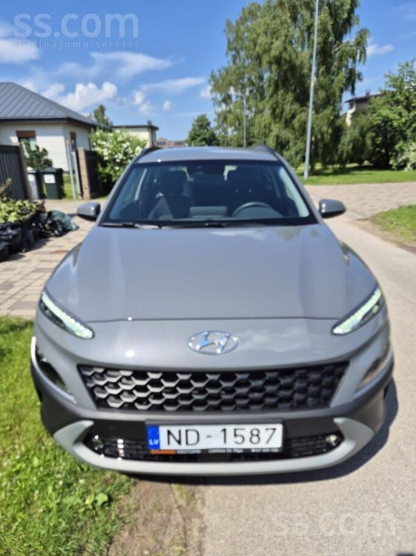 Pelēks Hyundai Kona 2022 Rīga, ar dzinēja tilpumu 1.60 L un nobraukumu 16 tūkst. km par 16200 €, foto 2 vietnē AUTOMOTO.COM.LV