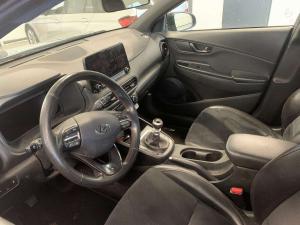 Pelēks Hyundai Kona 2022 Kauņa, ar dzinēja tilpumu 1.00 L un nobraukumu 270 tūkst. km par 8500 €, foto 6 vietnē AUTOMOTO.COM.LV