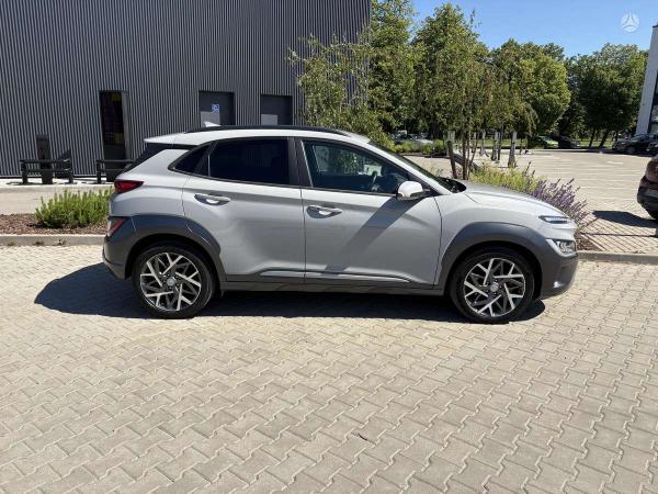Grey Hyundai Kona 2022 in Kaunas, with an engine capacity of 1.60 L and mileage of 160 thousand km for 13800 €, photo 3 on AUTOMOTO.COM.LV