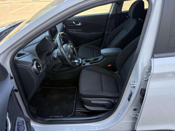 Grey Hyundai Kona 2022 in Kaunas, with an engine capacity of 1.60 L and mileage of 160 thousand km for 13800 €, photo 10 on AUTOMOTO.COM.LV