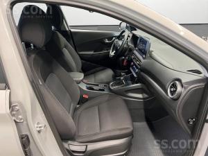 Pelēks Hyundai Kona 2022 Rīga, ar dzinēja tilpumu 1.00 L un nobraukumu 48 tūkst. km par 15490 €, foto 16 vietnē AUTOMOTO.COM.LV