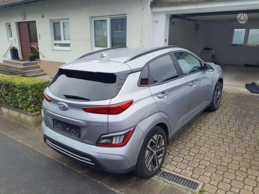 Pelēks Hyundai Kona 2022 Viļņa, ar dzinēja tilpumu 0.00 L un nobraukumu 122 tūkst. km par 22000 €, foto 3 vietnē AUTOMOTO.COM.LV