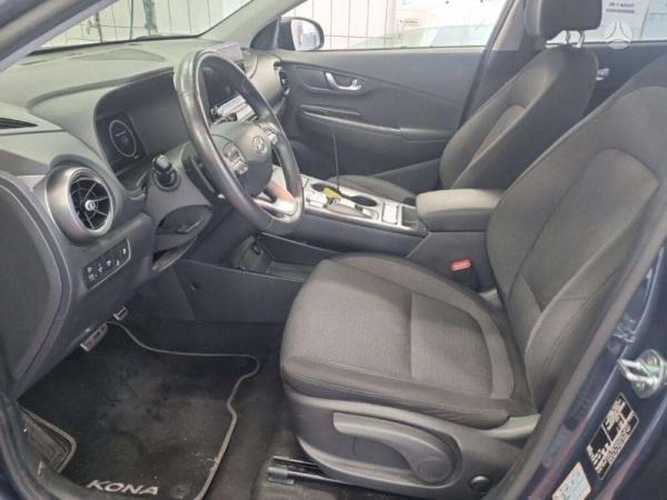 Pelēks Hyundai Kona 2022 Viļņa, ar dzinēja tilpumu 0.00 L un nobraukumu 82 tūkst. km par 18500 €, foto 4 vietnē AUTOMOTO.COM.LV