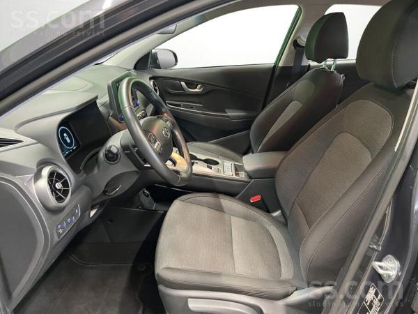Pelēks Hyundai Kona 2022 Rīga, ar dzinēja tilpumu 0.00 L un nobraukumu 41 tūkst. km par 20990 €, foto 11 vietnē AUTOMOTO.COM.LV