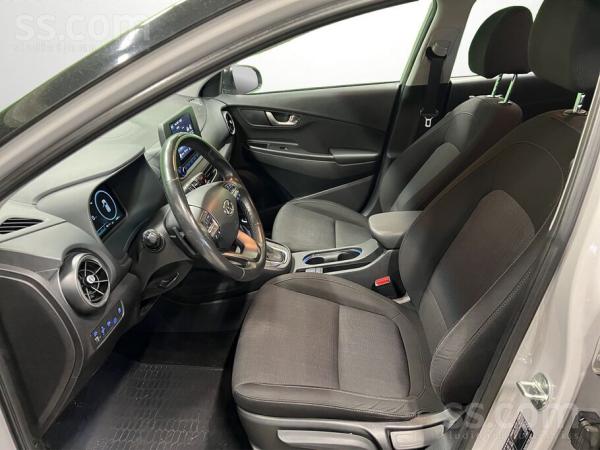 Grey Hyundai Kona 2022 in Riga, with an engine capacity of 1.60 L and mileage of 57 thousand km for 16990 €, photo 11 on AUTOMOTO.COM.LV