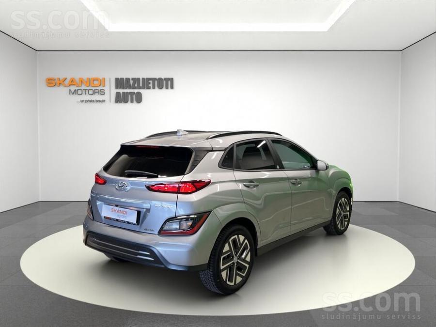 Pelēks Hyundai Kona 2022 Rīga, ar dzinēja tilpumu 0.00 L un nobraukumu 46 tūkst. km par 21990 €, foto 7 vietnē AUTOMOTO.COM.LV