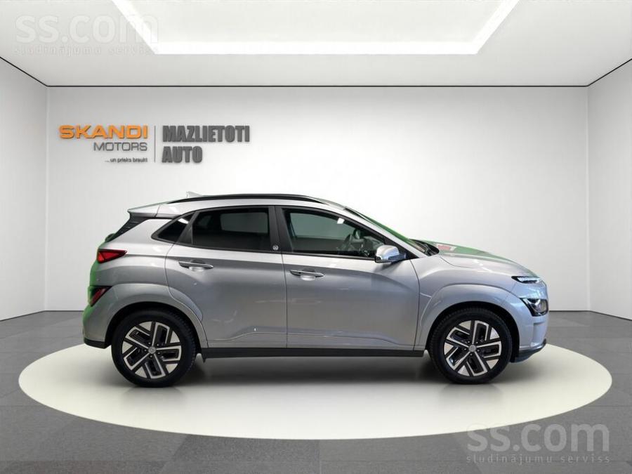 Pelēks Hyundai Kona 2022 Rīga, ar dzinēja tilpumu 0.00 L un nobraukumu 46 tūkst. km par 21990 €, foto 8 vietnē AUTOMOTO.COM.LV