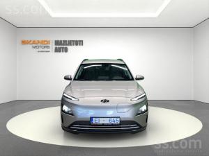 Grey Hyundai Kona 2022 in Riga, with an engine capacity of 0.00 L and mileage of 112 thousand km for 18990 €, photo 3 on AUTOMOTO.COM.LV