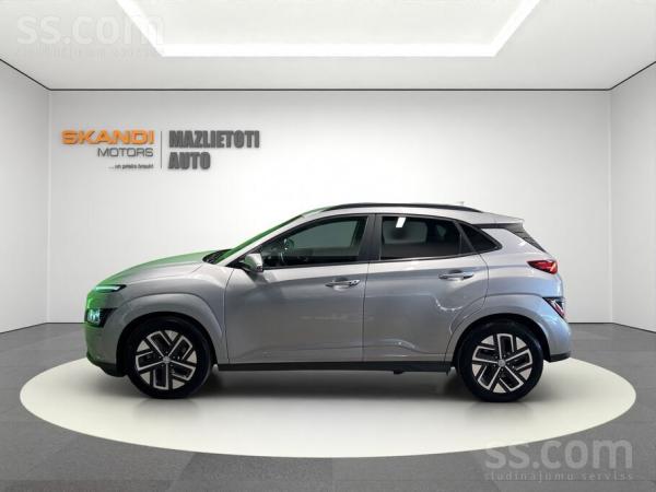 Hyundai Kona 2022 Rīga vietnē Pelēks Hyundai Kona 2022 Rīga, ar dzinēja tilpumu 0.00 L un nobraukumu 112 tūkst. km par 18990 €, foto 4 vietnē AUTOMOTO.COM.LV