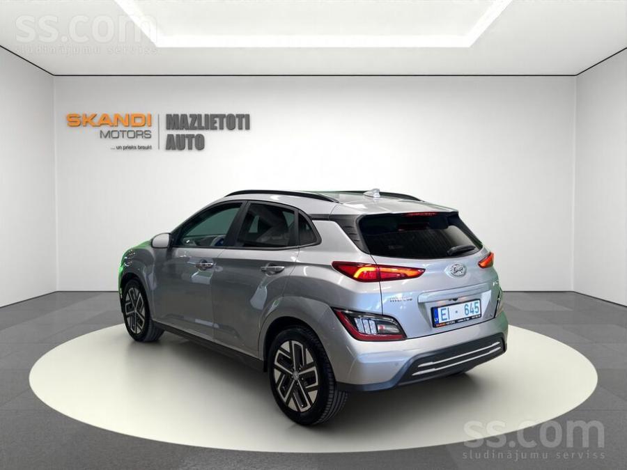 Grey Hyundai Kona 2022 in Riga, with an engine capacity of 0.00 L and mileage of 112 thousand km for 18990 €, photo 5 on AUTOMOTO.COM.LV