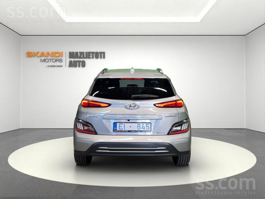 Grey Hyundai Kona 2022 in Riga, with an engine capacity of 0.00 L and mileage of 112 thousand km for 18990 €, photo 6 on AUTOMOTO.COM.LV