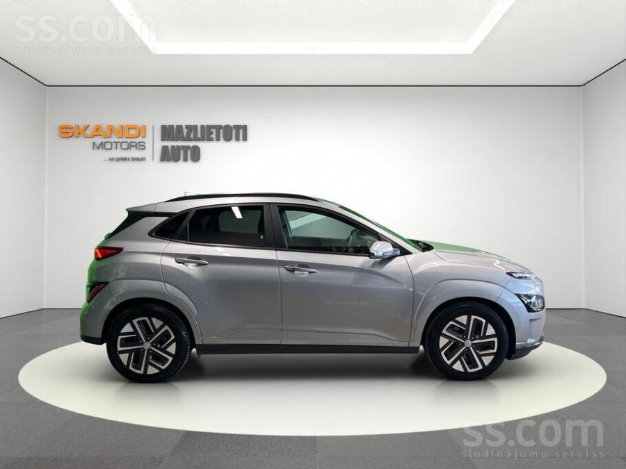 Grey Hyundai Kona 2022 in Riga, with an engine capacity of 0.00 L and mileage of 112 thousand km for 18990 €, photo 8 on AUTOMOTO.COM.LV
