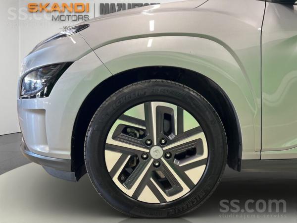 Hyundai Kona 2022 Rīga vietnē Pelēks Hyundai Kona 2022 Rīga, ar dzinēja tilpumu 0.00 L un nobraukumu 112 tūkst. km par 18990 €, foto 10 vietnē AUTOMOTO.COM.LV