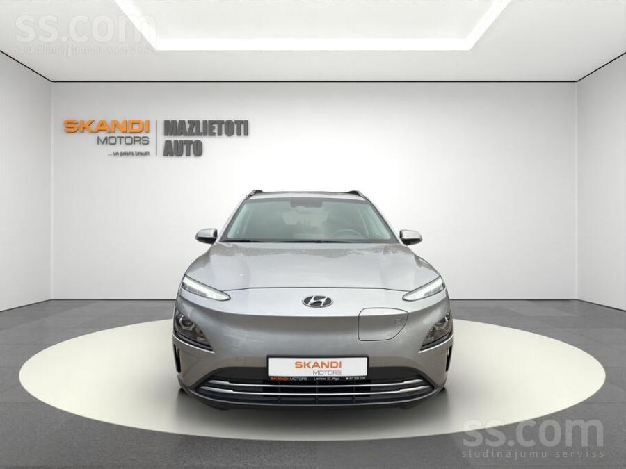 Grey Hyundai Kona 2022 in Riga, with an engine capacity of 0.00 L and mileage of 31 thousand km for 20990 €, photo 3 on AUTOMOTO.COM.LV