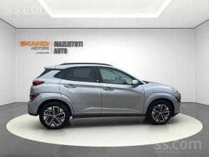 Grey Hyundai Kona 2022 in Riga, with an engine capacity of 0.00 L and mileage of 31 thousand km for 20990 €, photo 8 on AUTOMOTO.COM.LV