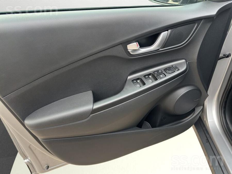 Grey Hyundai Kona 2022 in Riga, with an engine capacity of 0.00 L and mileage of 31 thousand km for 20990 €, photo 14 on AUTOMOTO.COM.LV