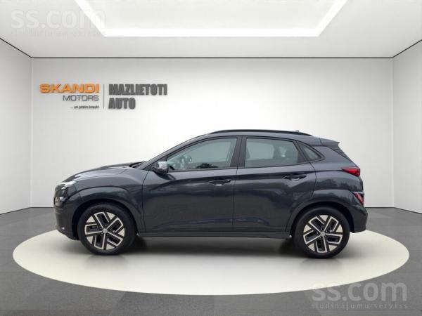 Hyundai Kona 2022 Rīga vietnē Pelēks Hyundai Kona 2022 Rīga, ar dzinēja tilpumu 1.60 L un nobraukumu 29 tūkst. km par 20990 €, foto 4 vietnē AUTOMOTO.COM.LV