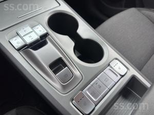 Pelēks Hyundai Kona 2022 Rīga, ar dzinēja tilpumu 1.60 L un nobraukumu 29 tūkst. km par 20990 €, foto 18 vietnē AUTOMOTO.COM.LV