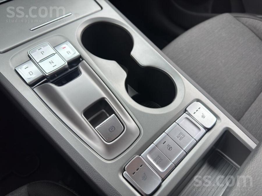 Pelēks Hyundai Kona 2022 Rīga, ar dzinēja tilpumu 1.60 L un nobraukumu 29 tūkst. km par 20990 €, foto 18 vietnē AUTOMOTO.COM.LV