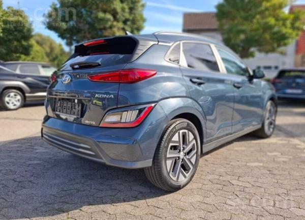 Grey Hyundai Kona 2023 in Riga, with an engine capacity of 0.00 L and mileage of 26 thousand km for 17200 €, photo 4 on AUTOMOTO.COM.LV