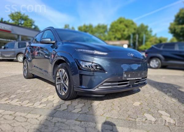 Grey Hyundai Kona 2023 in Riga, with an engine capacity of 0.00 L and mileage of 26 thousand km for 17200 €, photo 6 on AUTOMOTO.COM.LV