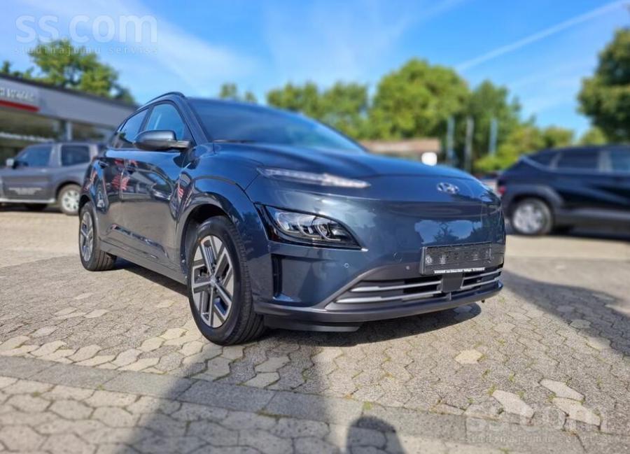 Grey Hyundai Kona 2023 in Riga, with an engine capacity of 0.00 L and mileage of 26 thousand km for 17200 €, photo 6 on AUTOMOTO.COM.LV