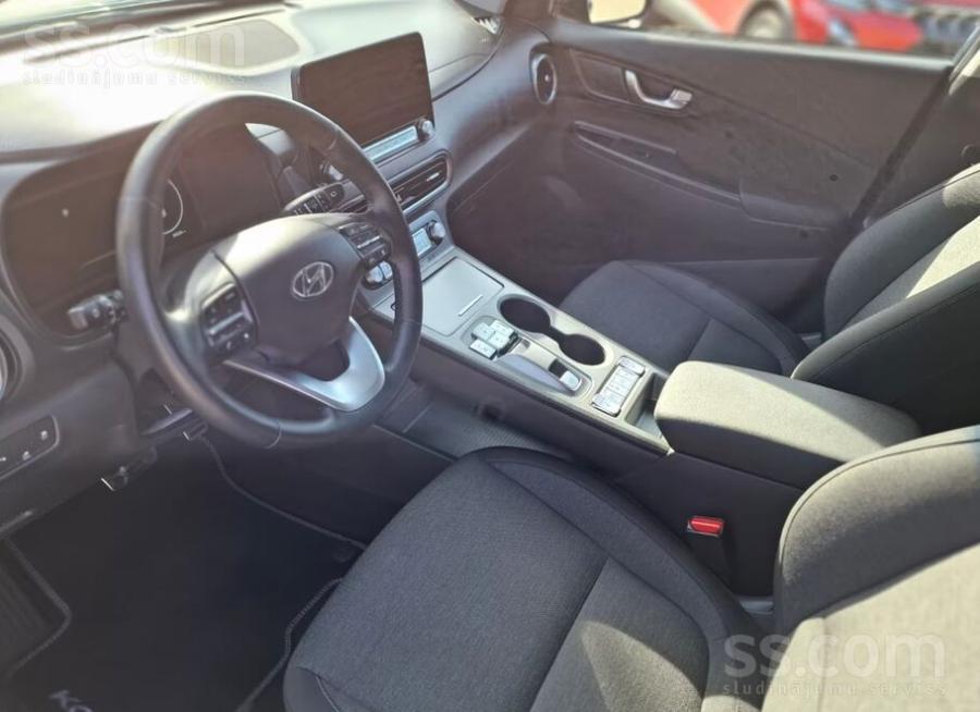 Grey Hyundai Kona 2023 in Riga, with an engine capacity of 0.00 L and mileage of 26 thousand km for 17200 €, photo 7 on AUTOMOTO.COM.LV