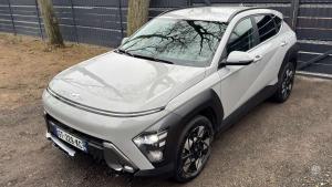 Pelēks Hyundai Kona 2023 Jonava, ar dzinēja tilpumu 1.60 L un nobraukumu 36 tūkst. km par 17700 €, foto 3 vietnē AUTOMOTO.COM.LV