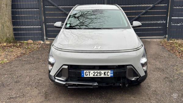 Pelēks Hyundai Kona 2023 Jonava, ar dzinēja tilpumu 1.60 L un nobraukumu 36 tūkst. km par 17700 €, foto 1 vietnē AUTOMOTO.COM.LV